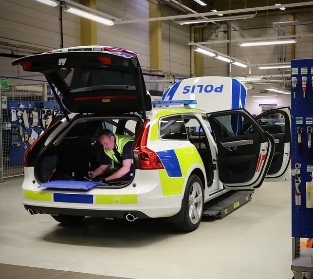 Polisbilar i Sverige – från Volvo Amazon till högteknologiska ...